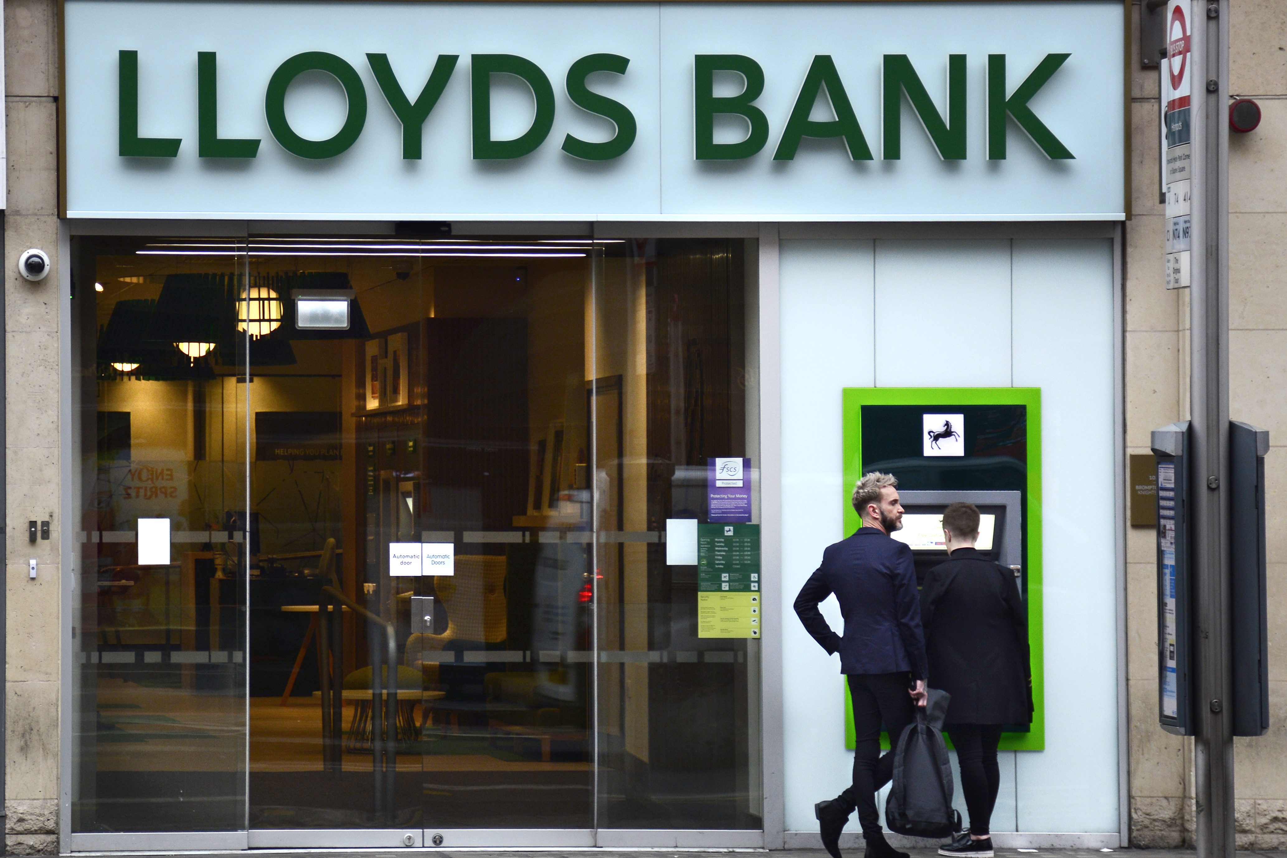 UK banking sector faces growing demand to personalize services – Global ...