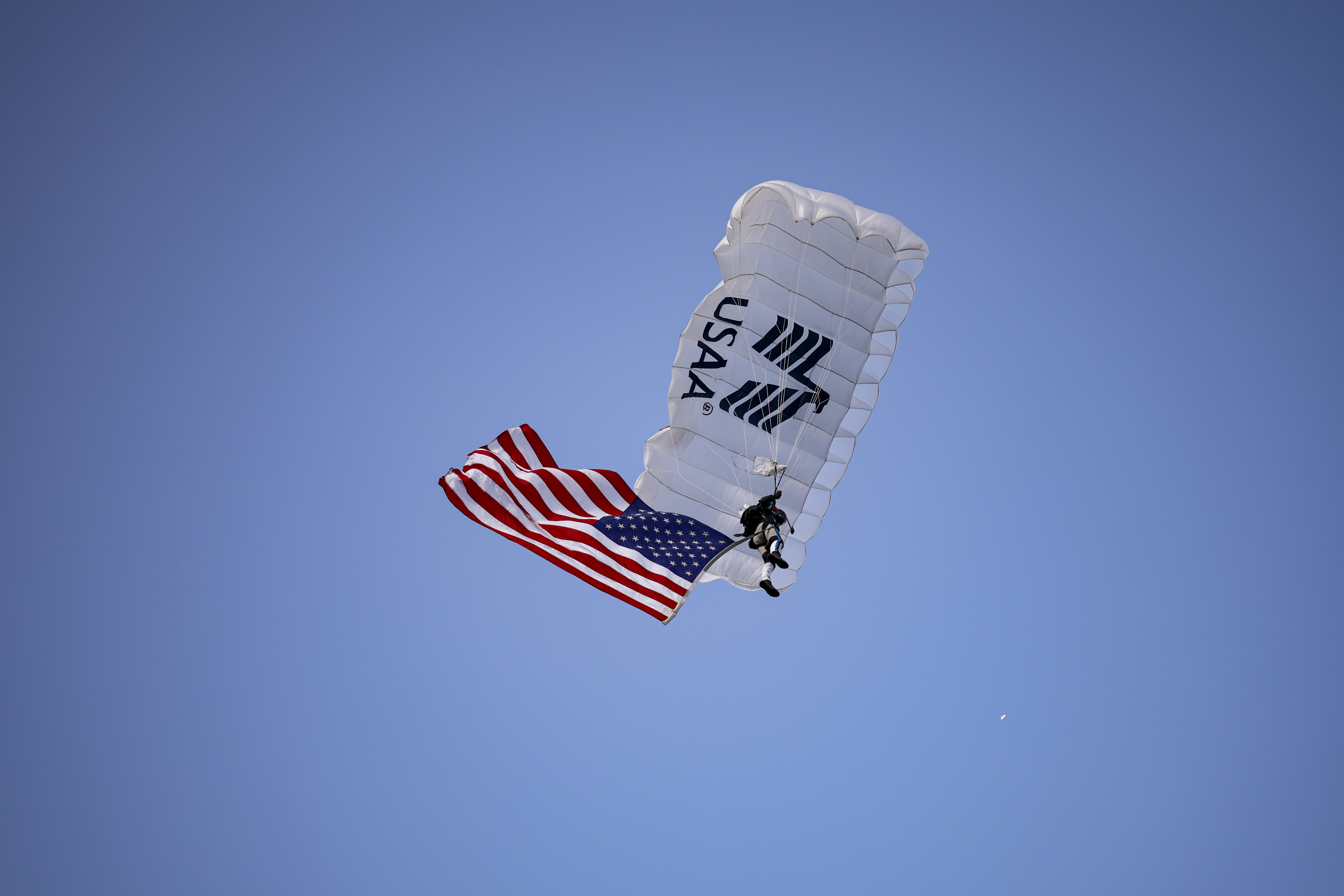 USAA dinged for failing to fix AML, IT, third-party oversight ...