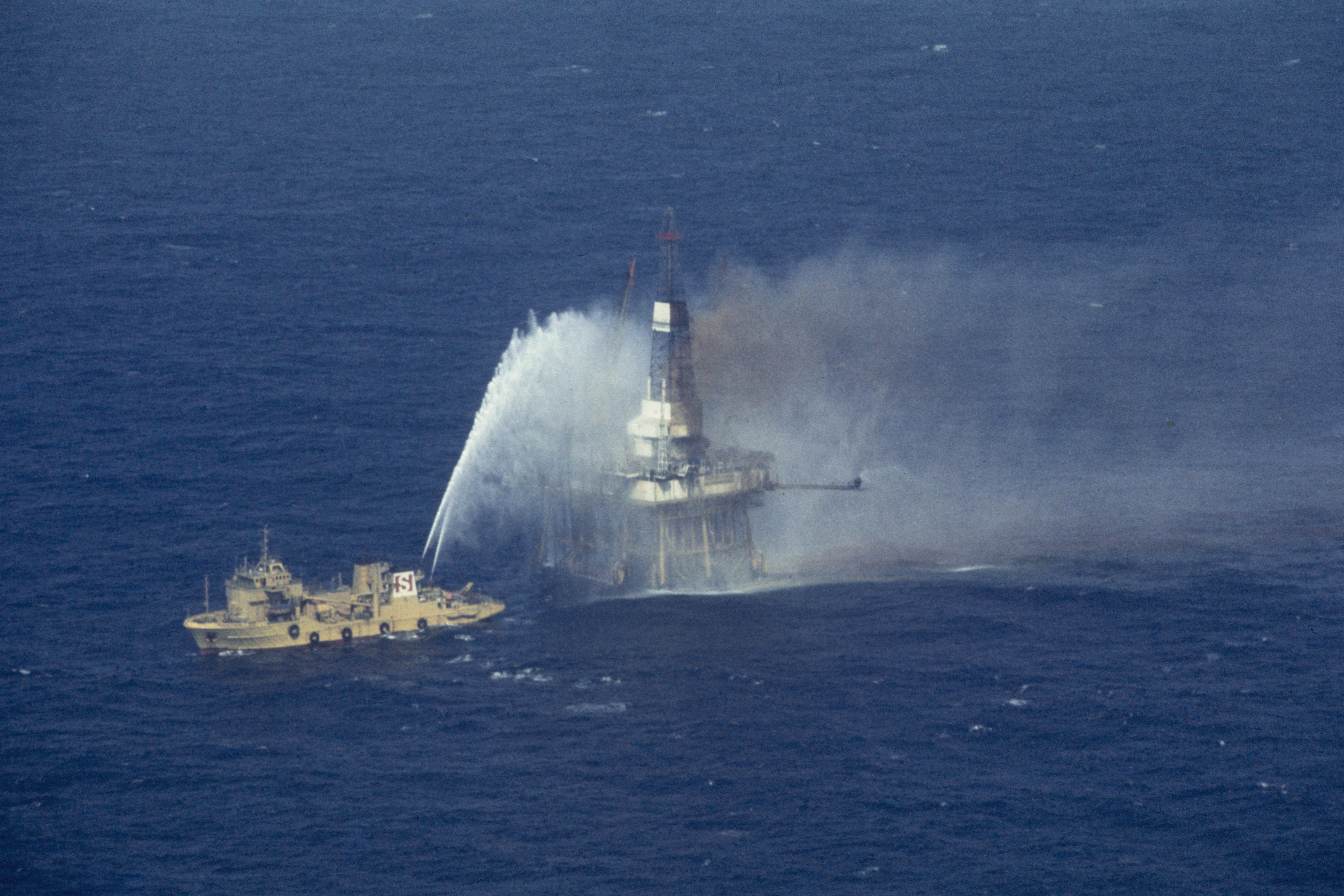 Oil companies to pay record FTC gun-jumping fine for antitrust law ...